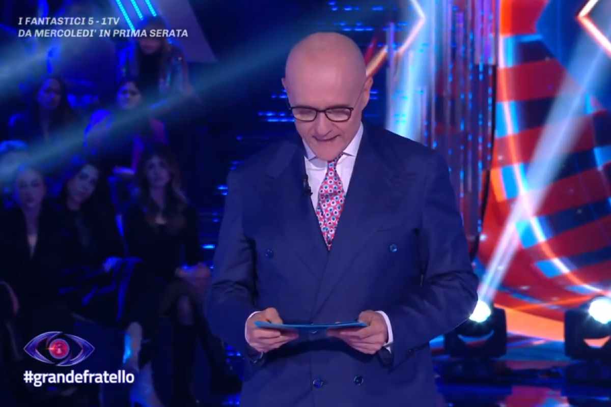 Grande Fratello, provvedimento per un gieffino: volano parole pesanti